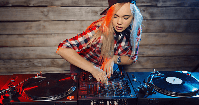Super-Duper Female DJs, Capable of Rhythming up the Nerds - Nerdynaut