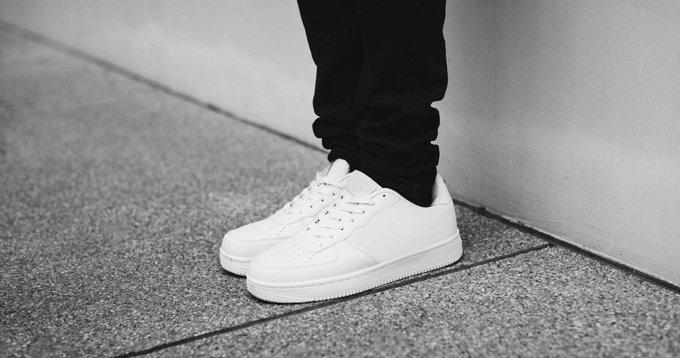 How to Tie Dye White Sneakers - Nerdynaut