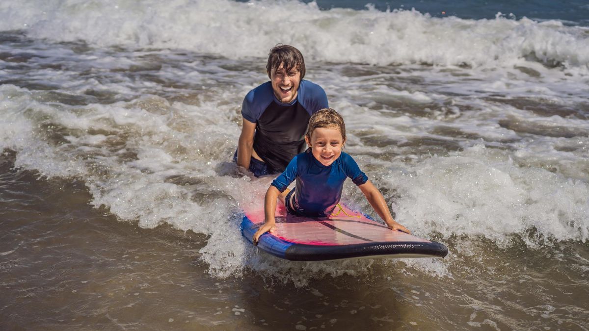 Surfing Basics: How to Learn It to Have Fun on Your Summer Holiday - Nerdynaut