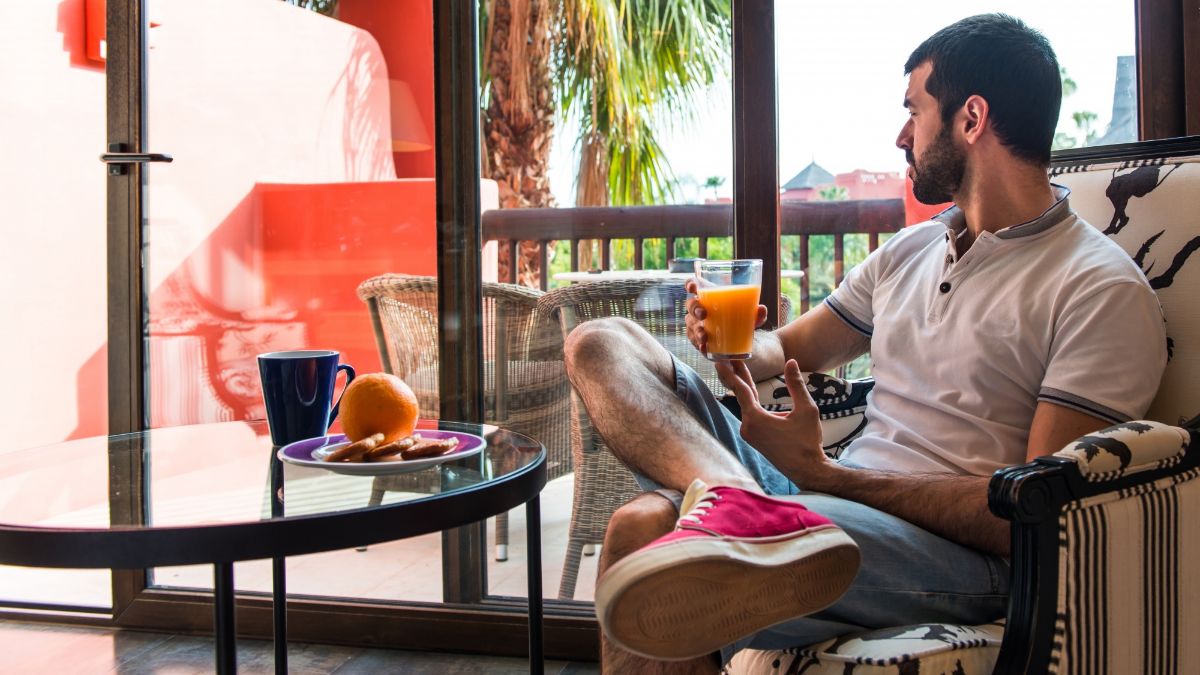 10 Things to Look for in Men’s Sober Living Homes - Nerdynaut