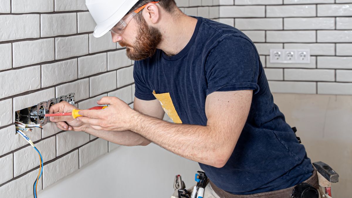 Why It Is Essential To Engage With a Professional Electrician - Nerdynaut